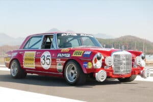 The “Red Pig”: Mercedes’ AMG 300SEL Takes the Racetrack - Motofutura